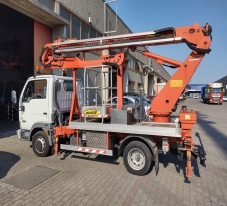 Piattaforma aerea Italmec Michelangelo Jib 21.12 montata su Nissan Cabstar